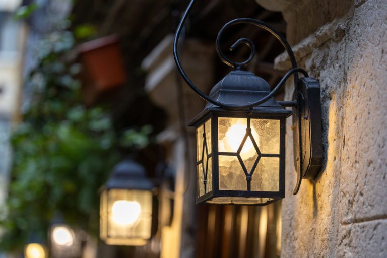 How to Mix and Match Outdoor Lantern Styles Without Losing Cohesion ...